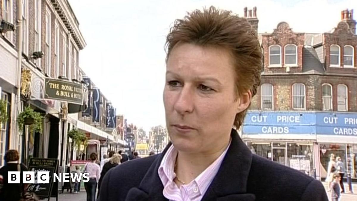 Kent Police superintendent arrested over theft not charged - BBC News