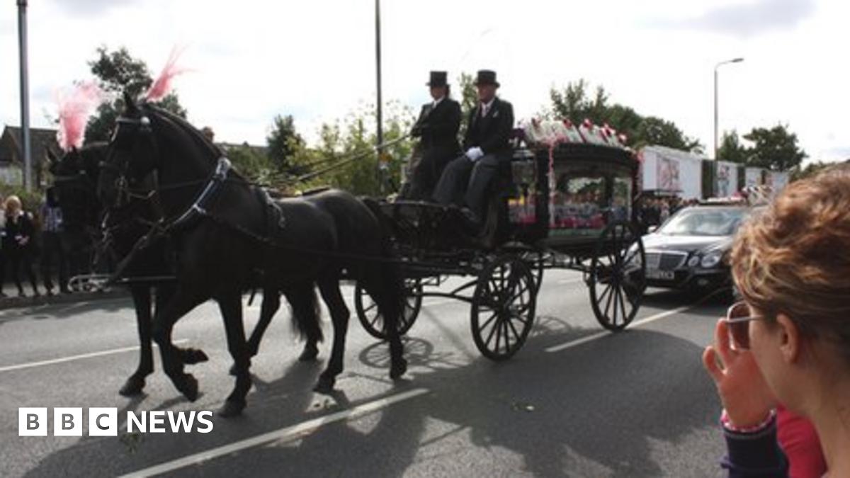 Tia Sharp: Private family funeral for schoolgirl held - BBC News