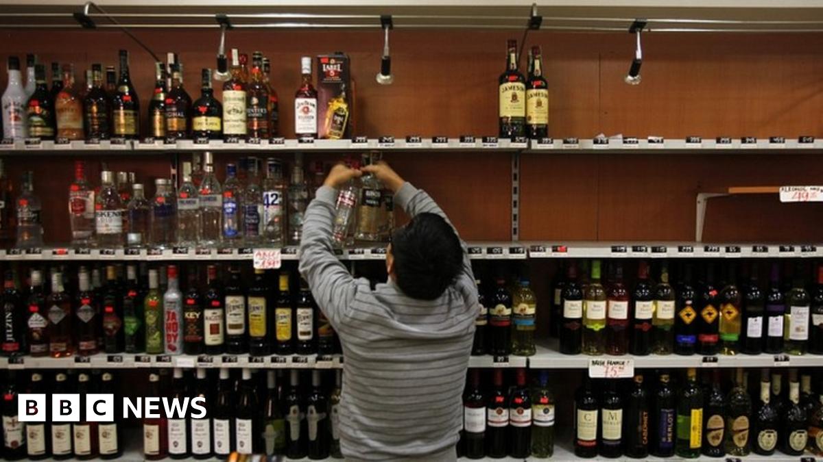 Czechs ban spirits after bootleg alcohol poisoning - BBC News