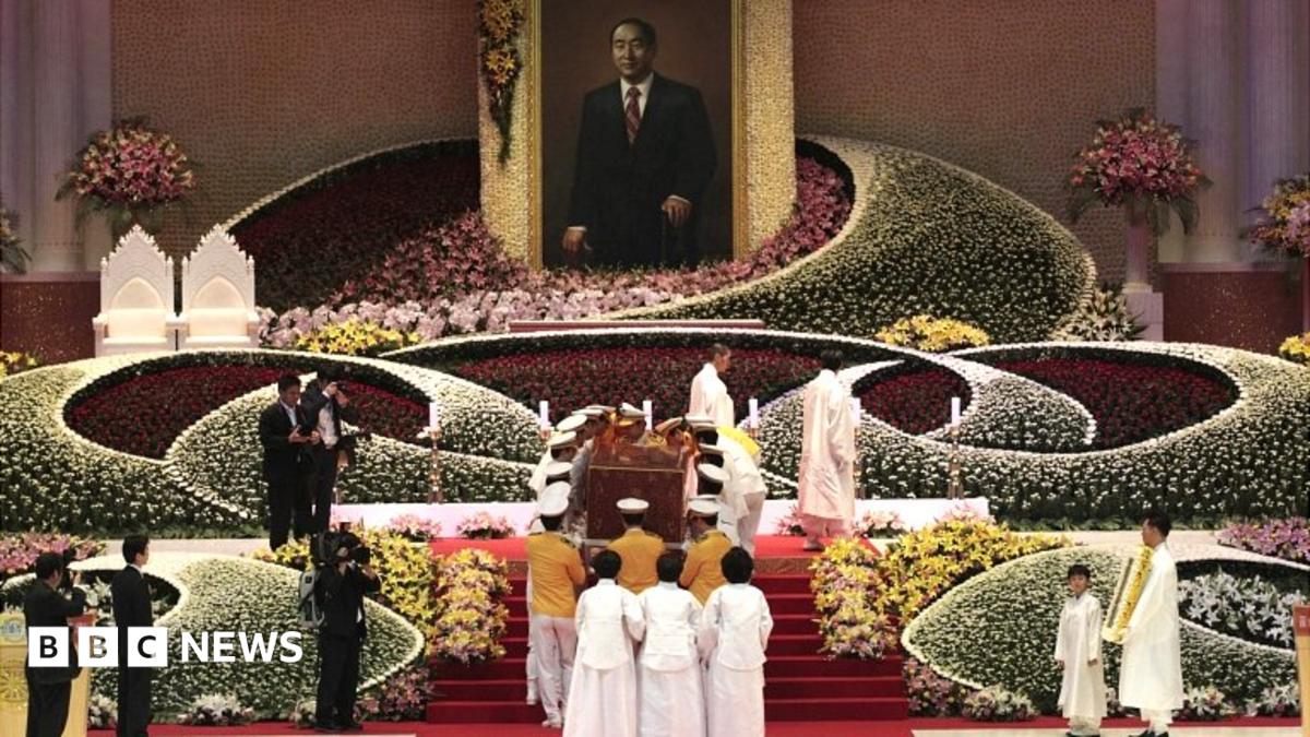 Funeral held for 'Moonie' Church founder Sun Myung Moon - BBC News