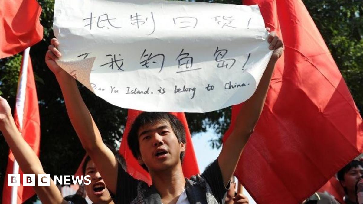 Anti-Japan protests hit China cities amid island row - BBC News