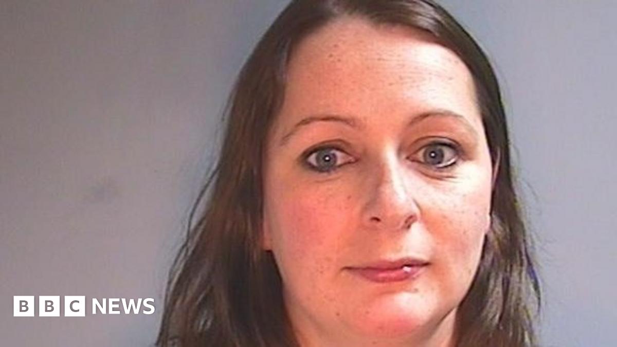 Sarah Catt jailed for full-term abortion of baby - BBC News
