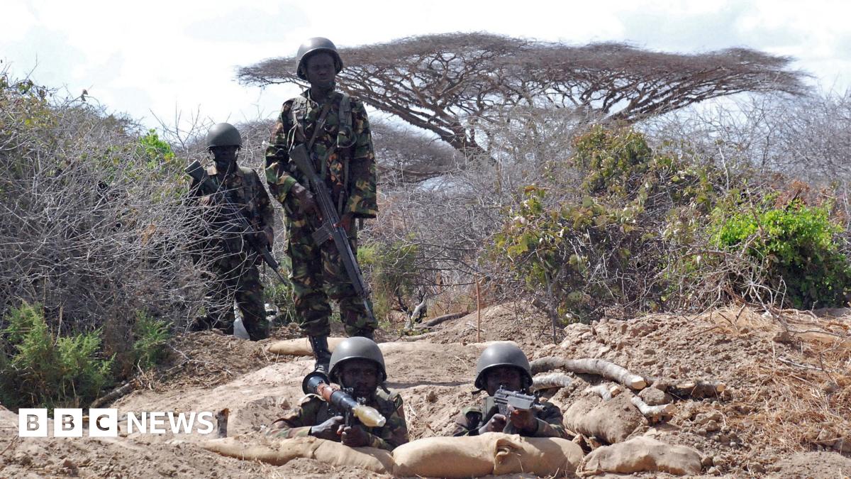 Thousands flee as Somali forces advance on Kismayo - BBC News