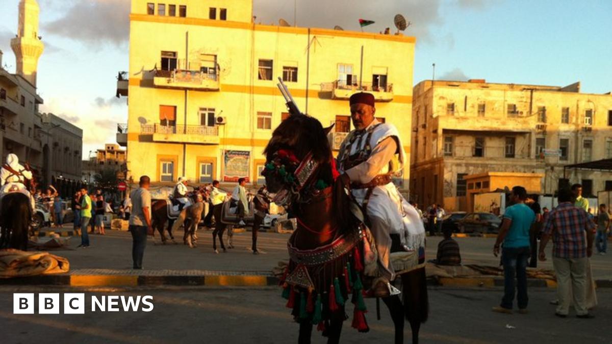 Benghazi defiant after US consulate attack - BBC News