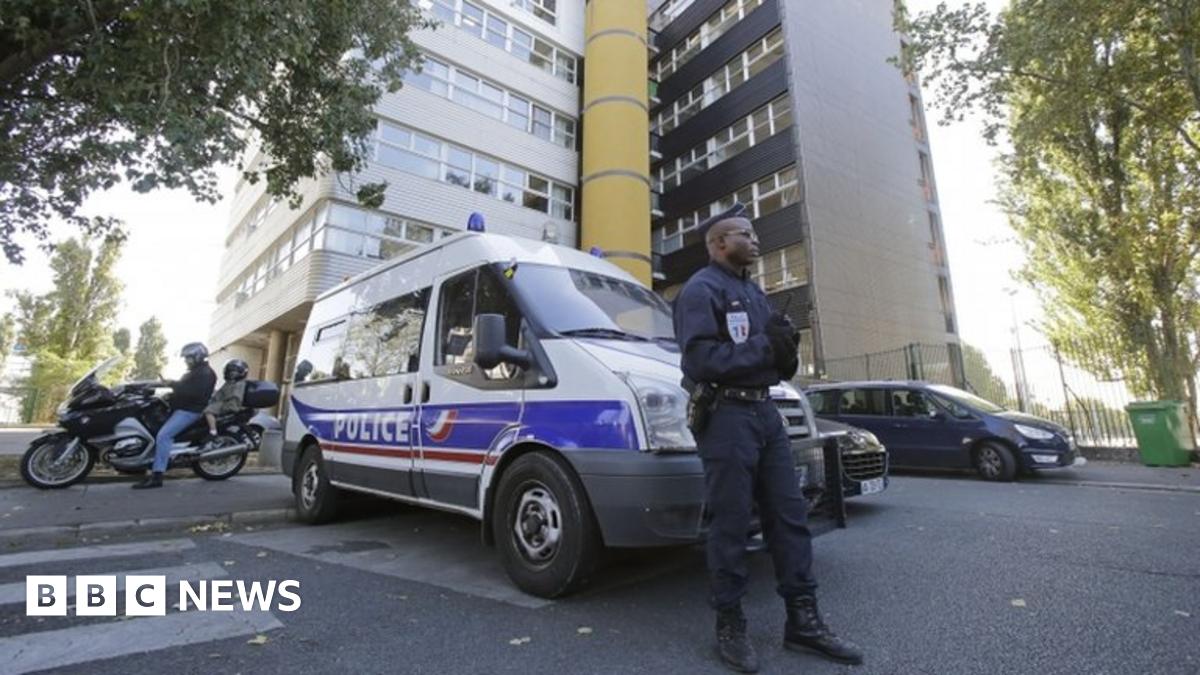 France in embassy alert over Prophet Muhammad cartoons - BBC News