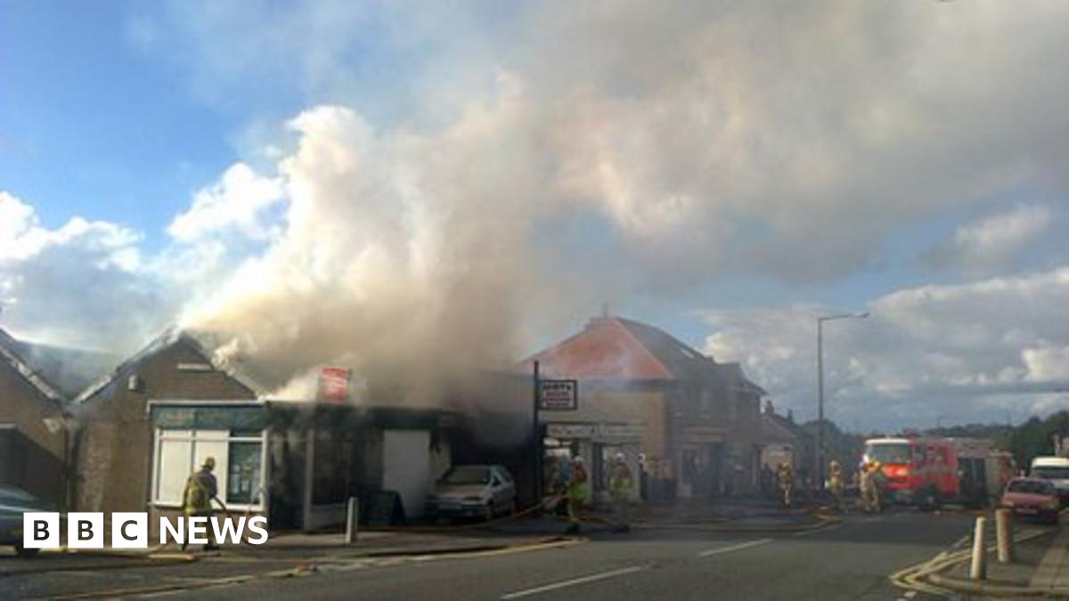 Large blaze destroys garage and shops in Lancaster - BBC News