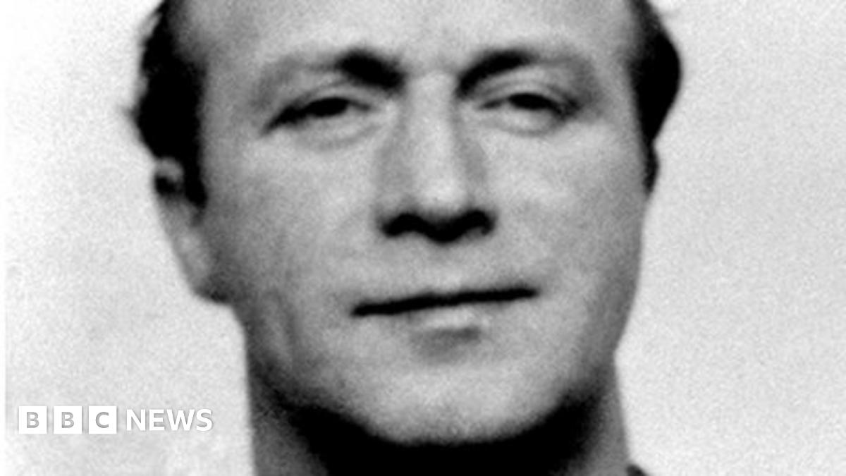 Charlie Richardson: Rival gangster of The Krays dies - BBC News