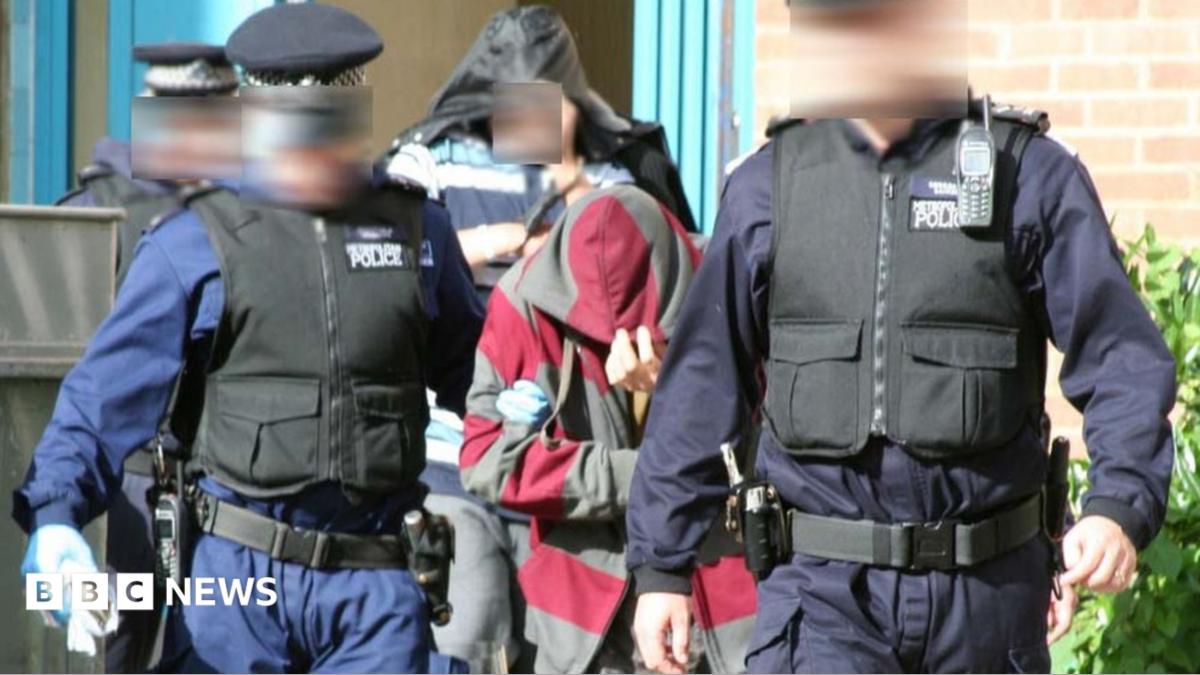 Metropolitan Police launch drugs crackdown in London - BBC News
