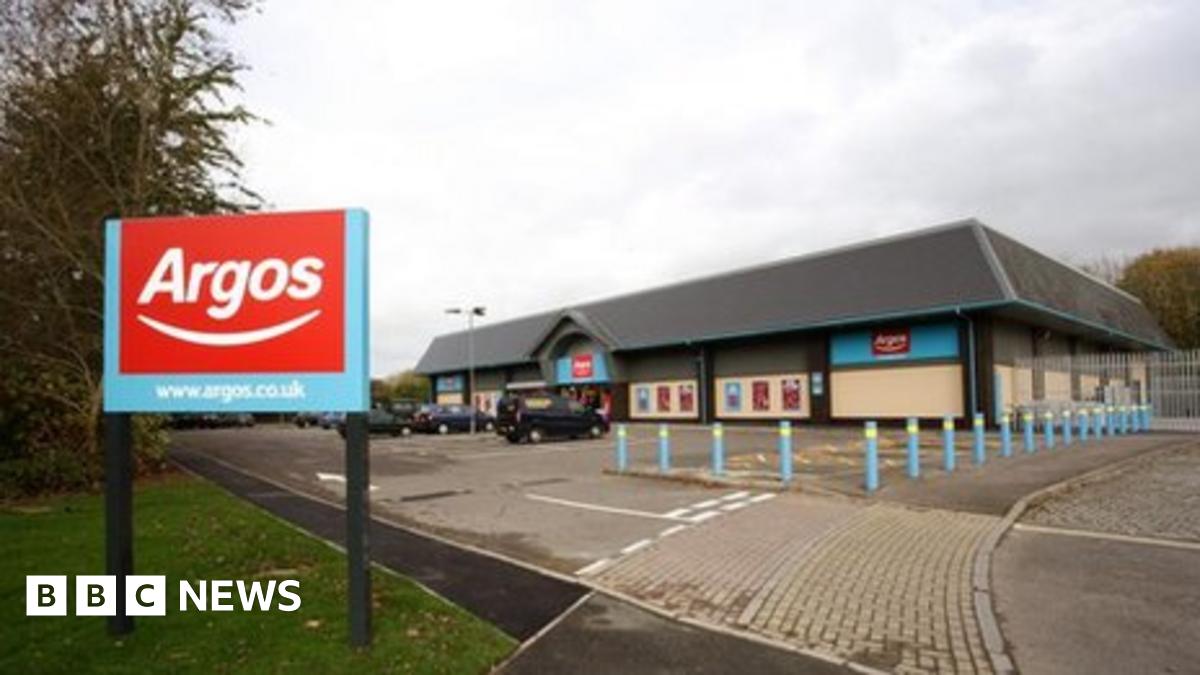 Argos distribution workers in Bridgwater on strike - BBC News