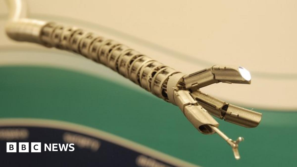 Robots join the fight against cancer - BBC News
