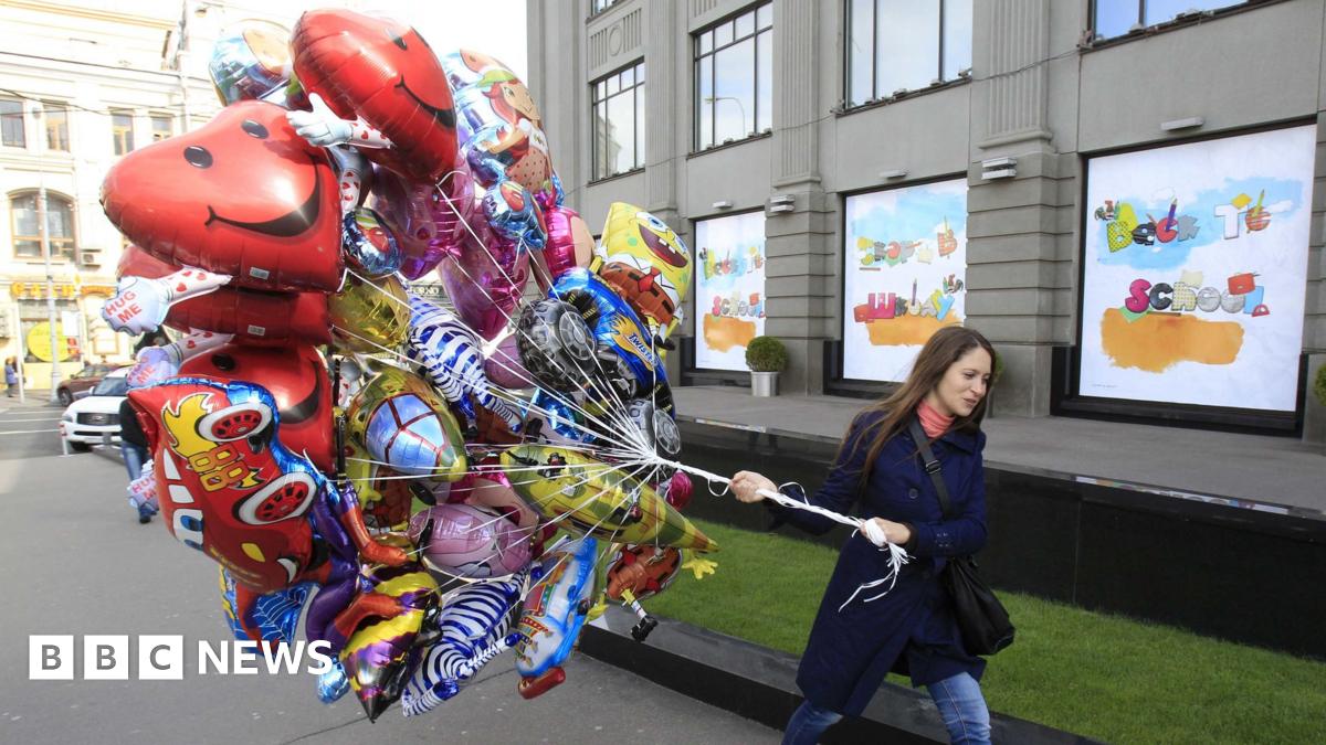 Helium shortage prompts scientist's balloon use warning - BBC News