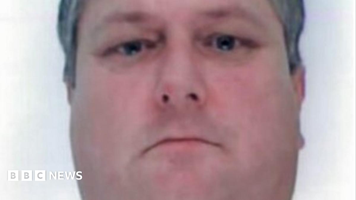 Cigarette smuggler Douglas Allison ordered to pay £30,000 - BBC News