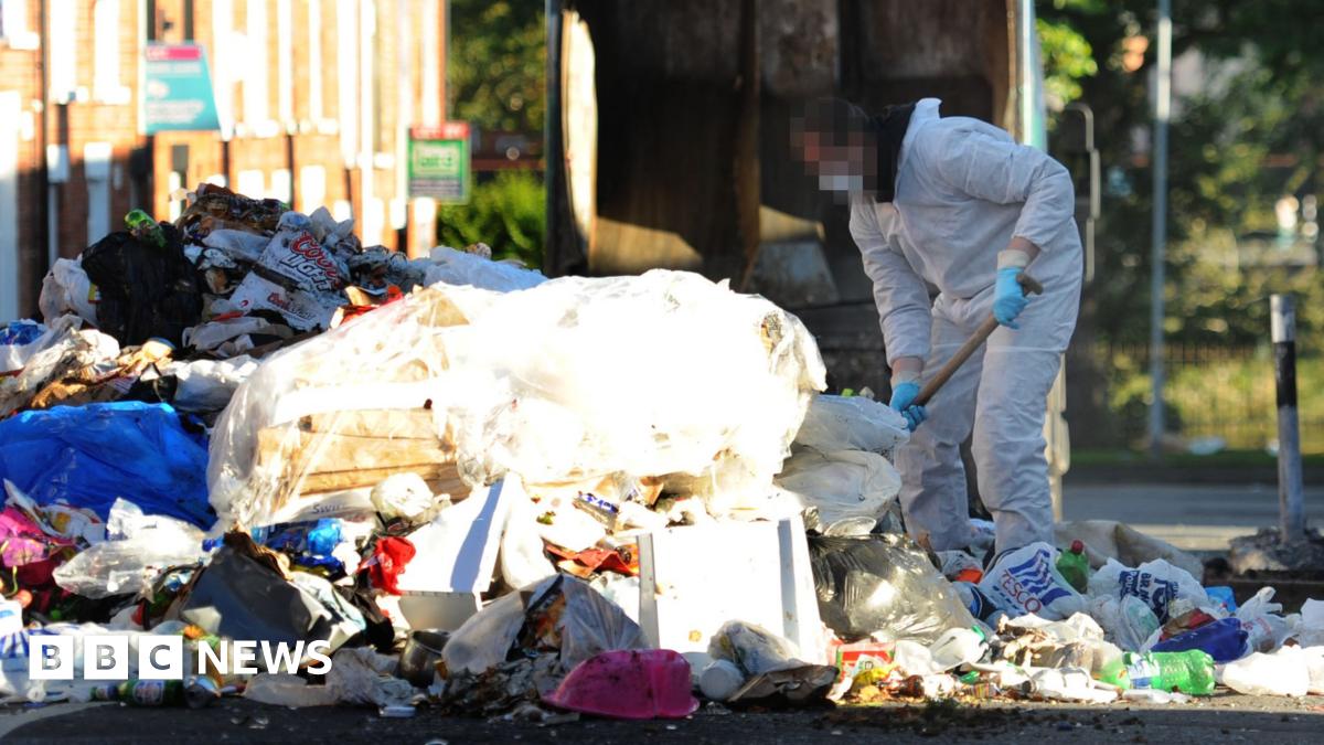 Fire extingusher explodes in bin lorry in south Belfast - BBC News