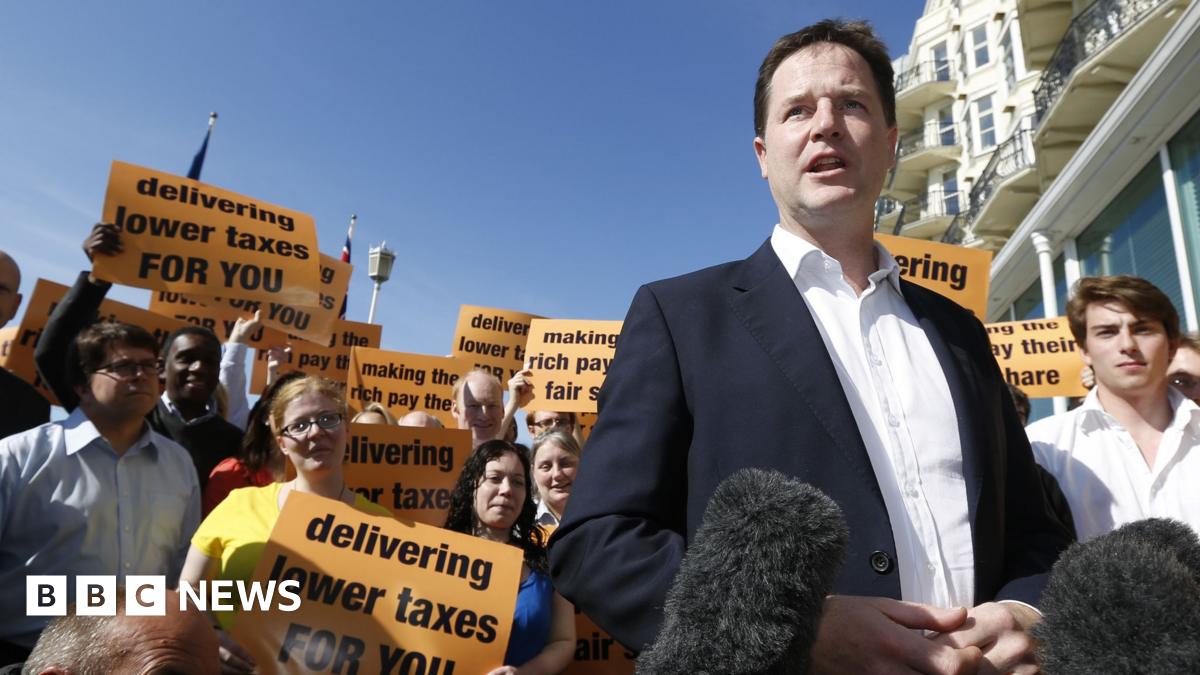 Liberal Democrats in Brighton vote against airport expansion - BBC News