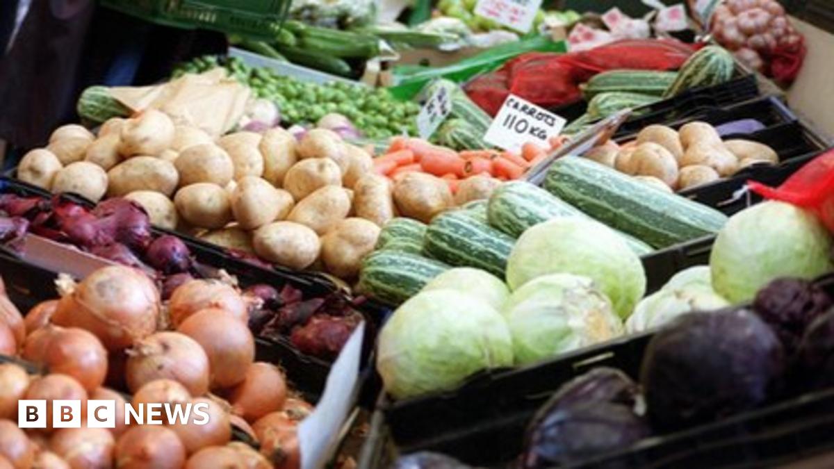 Northampton market stall rates reduced to boost business - BBC News