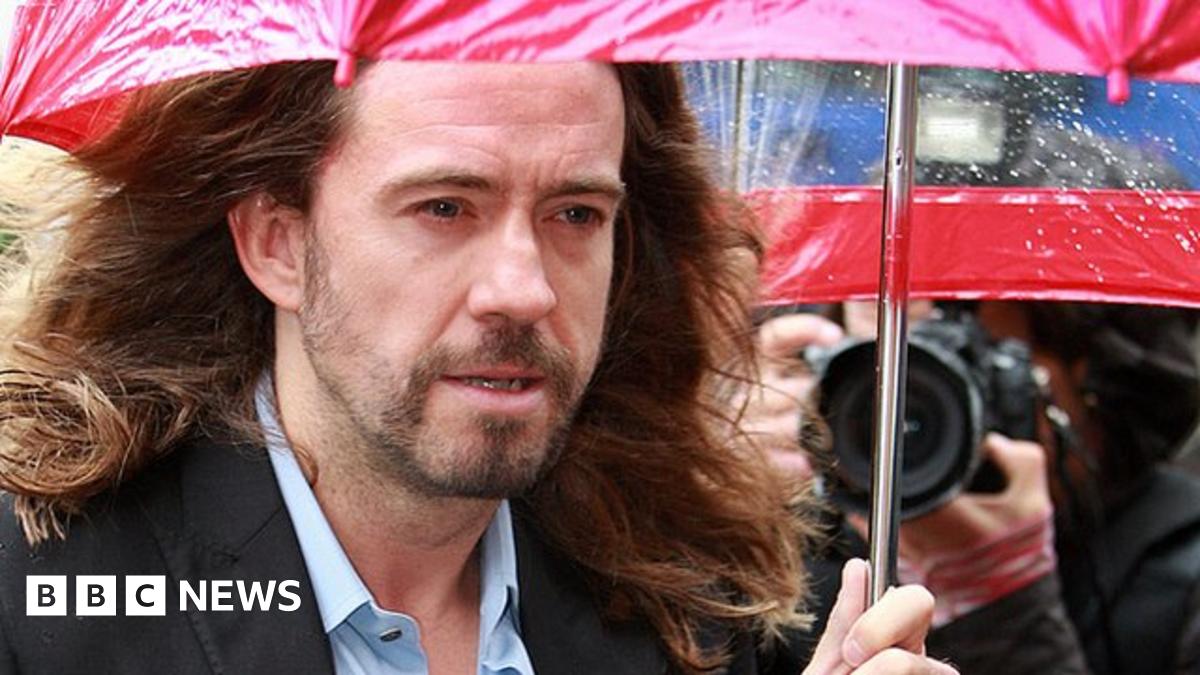 Justin Lee Collins harassment trial jury sworn in - BBC News