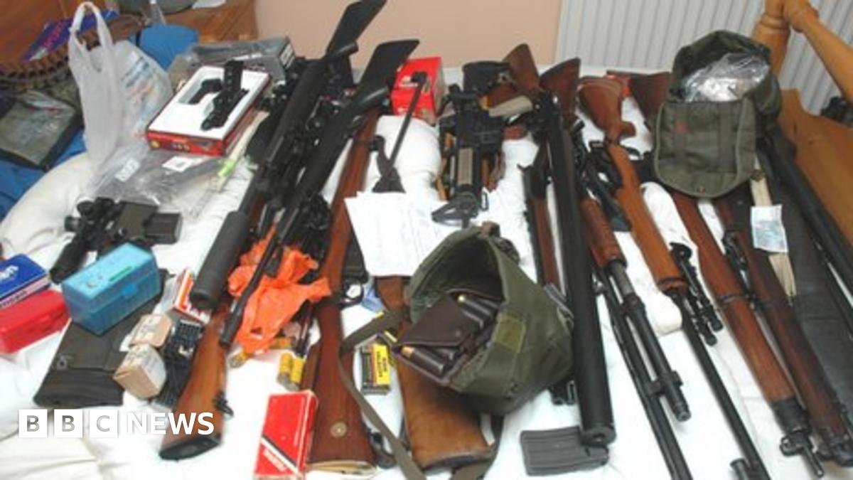 Karl Dowling jailed for firearms arsenal - BBC News
