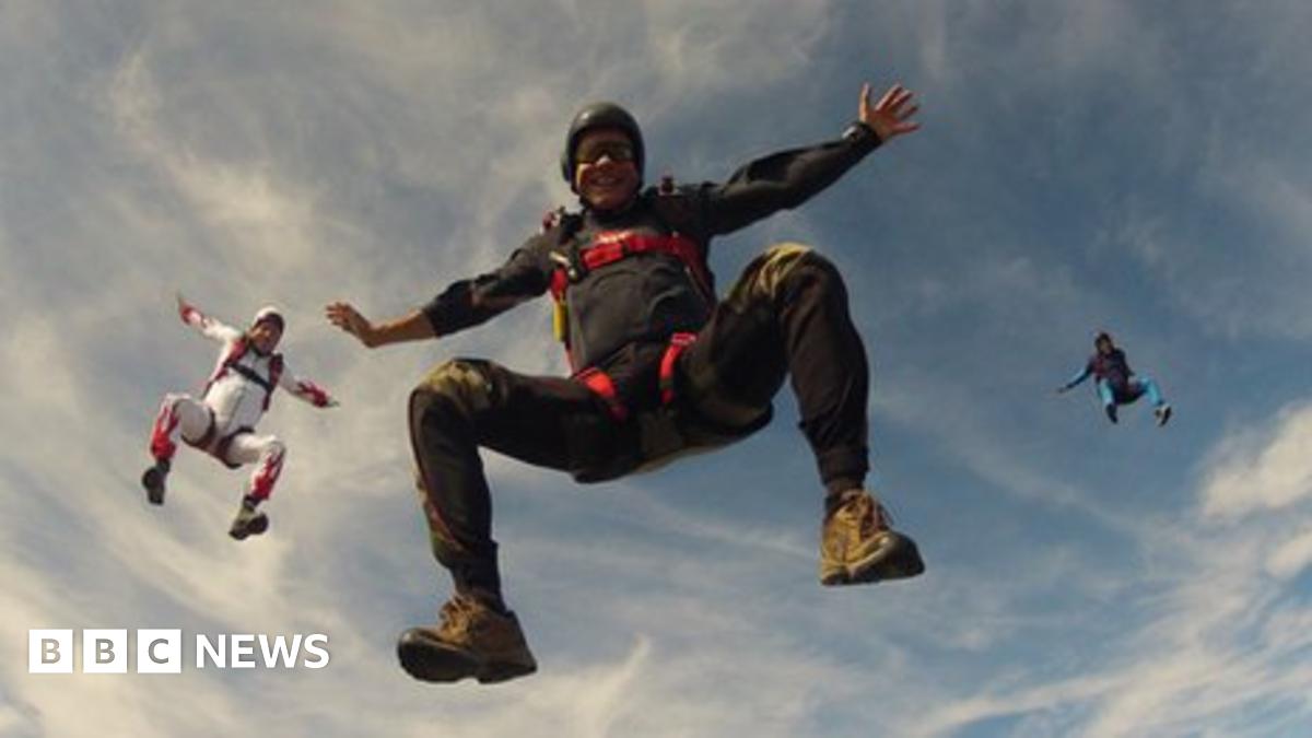 Sibson airfield: Skydives resume after parachute death - BBC News