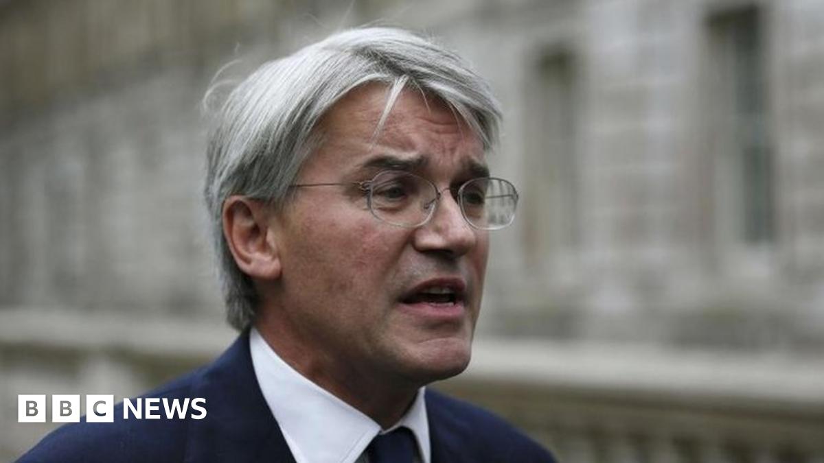 Andrew Mitchell row: Police log details 'plebs' comment - BBC News
