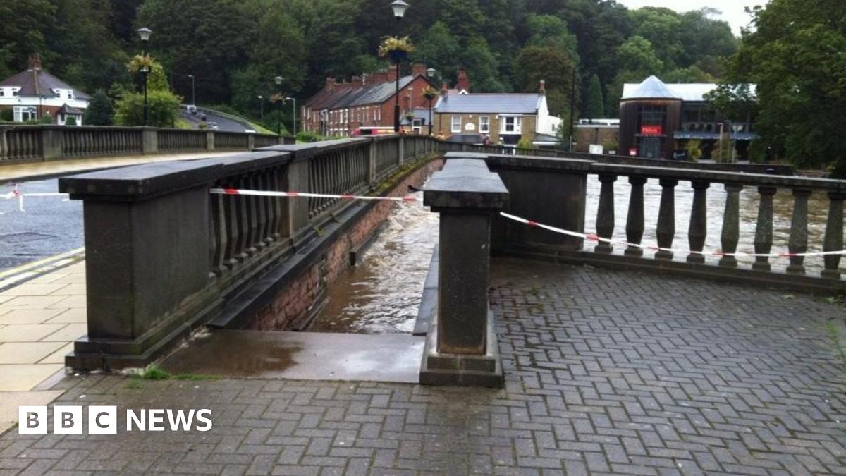 Morpeth residents in flood waiting game - BBC News