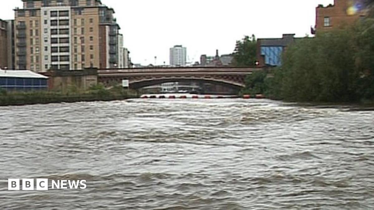 Leeds city centre flood defences to go ahead - BBC News