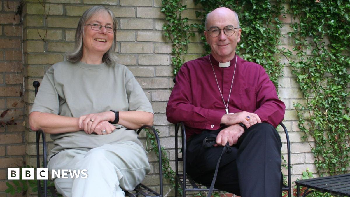 Bishop of Dunwich Clive Young to retire - BBC News