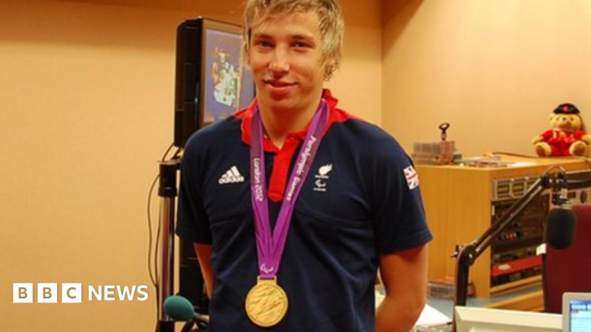 Paralympian Jonathan Fox inspires Cornish youngsters - BBC News