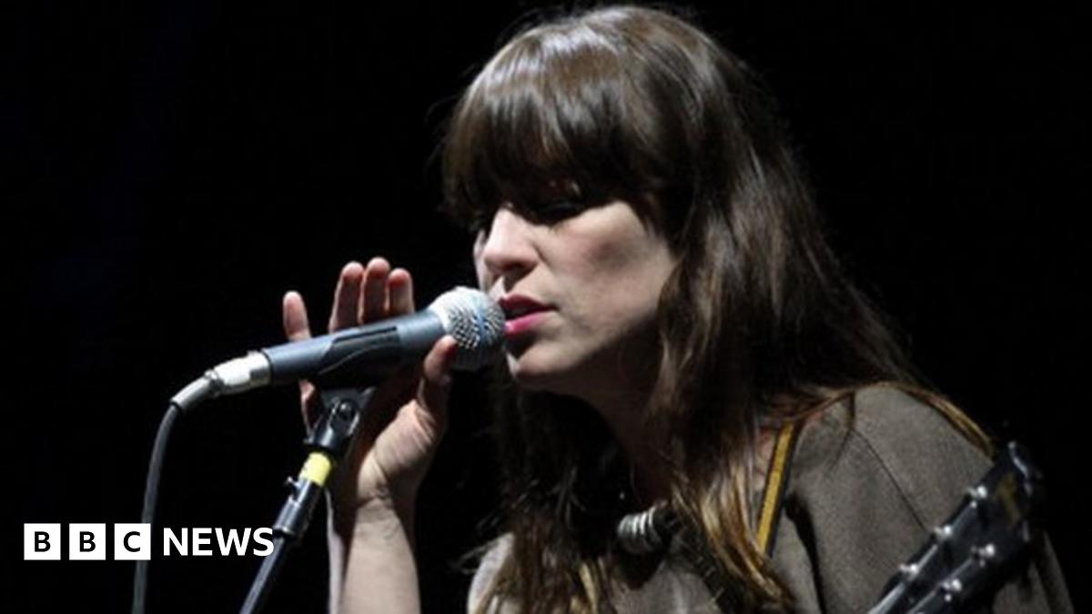 Feist wins Canadian music prize - BBC News