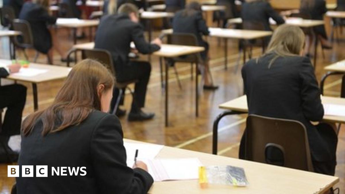 Top pupils 'dumb down' to get A* grades, say heads - BBC News