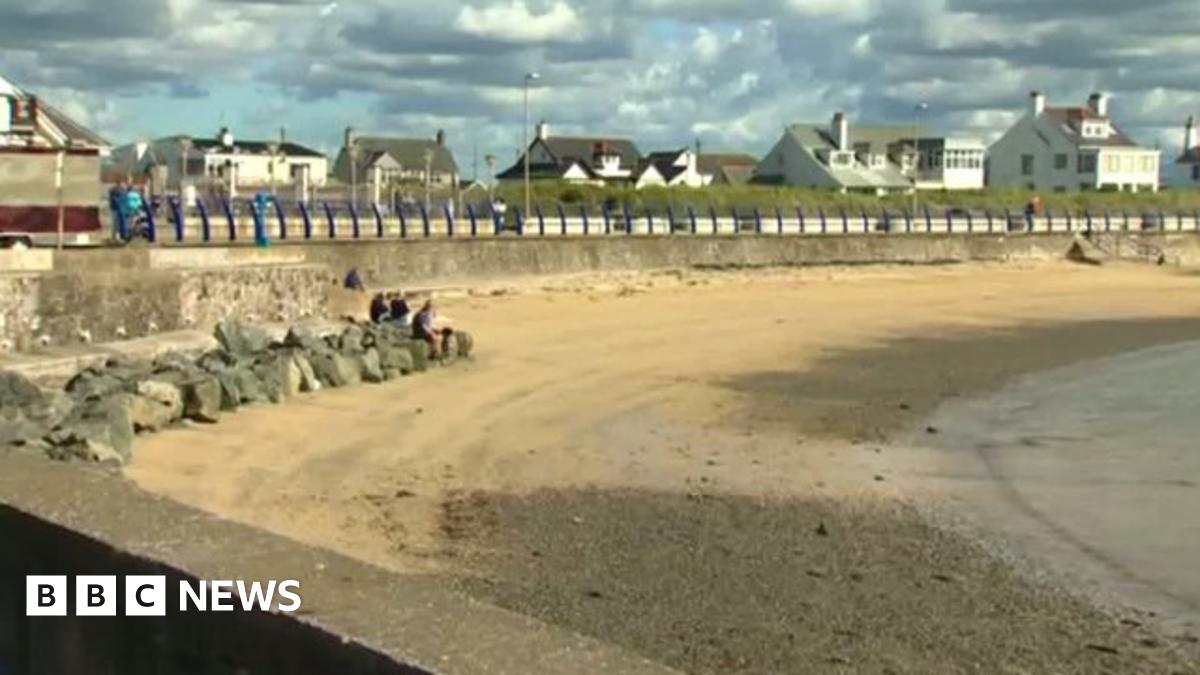Beaches' blue flags at risk due to wet summer pollution - BBC News