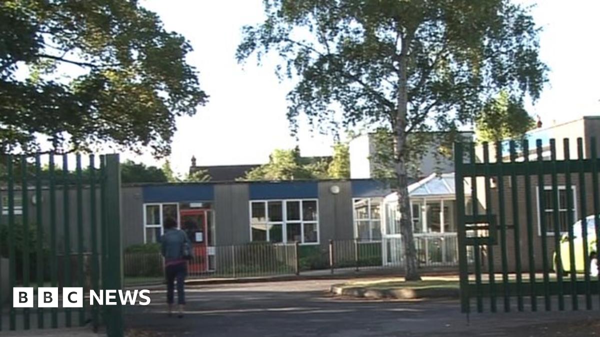 Hitchin gets new Samuel Lucas school expansion consultation - BBC News