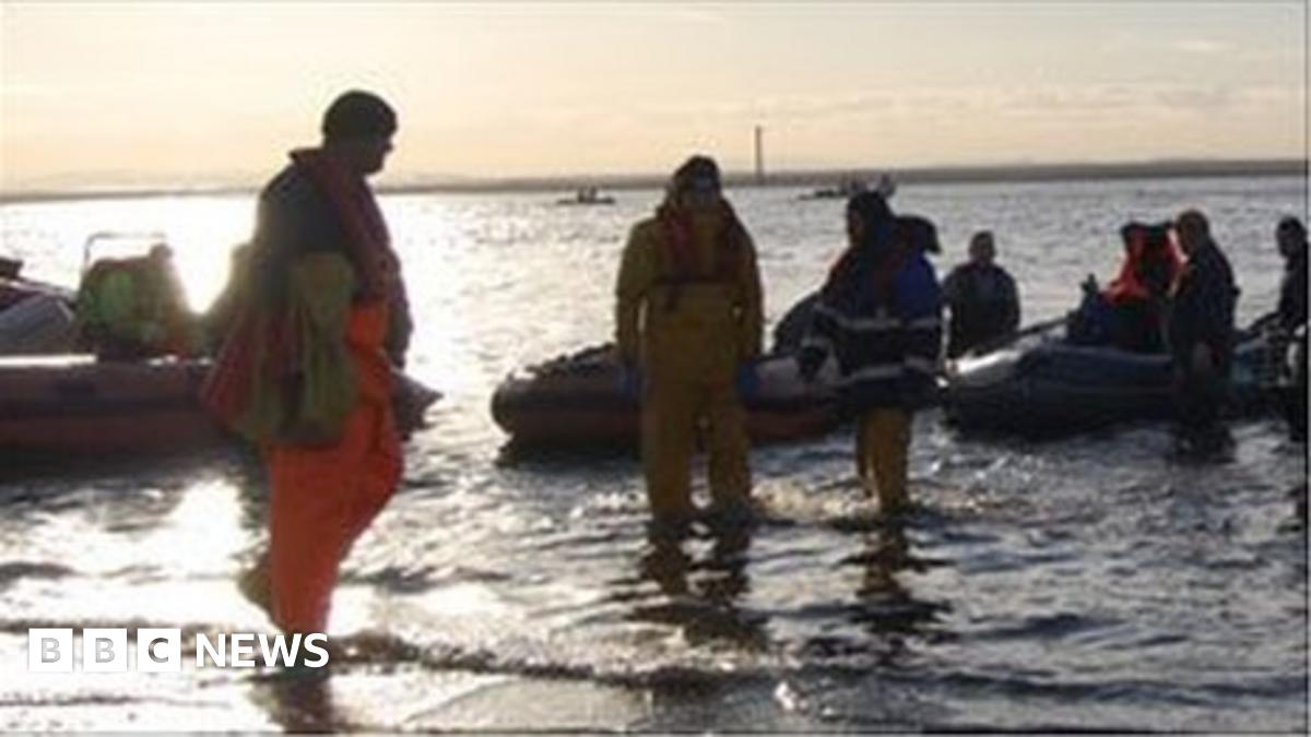 Ribble cockle beds 'should not be reopened' in October - BBC News