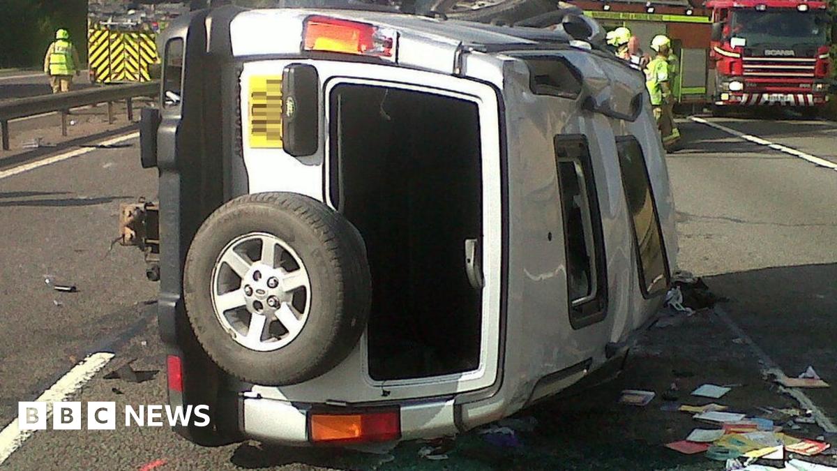 M40 crash: Man seriously injured in southbound accident - BBC News