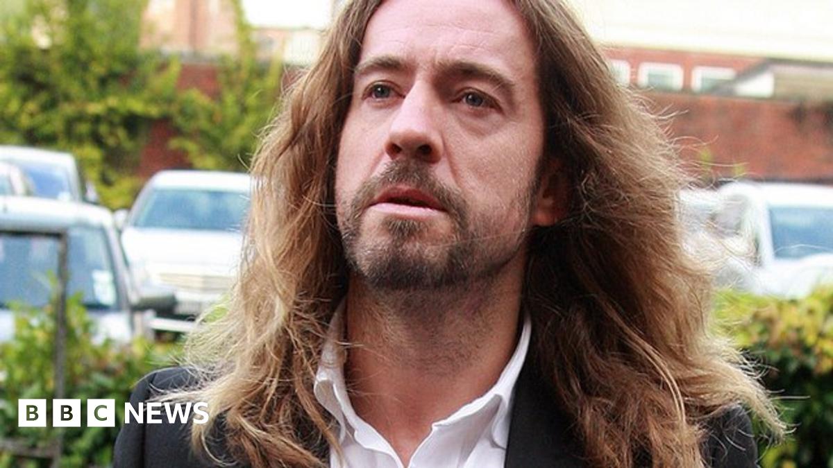 Justin Lee Collins 'pushed girlfriend into traffic' - BBC News