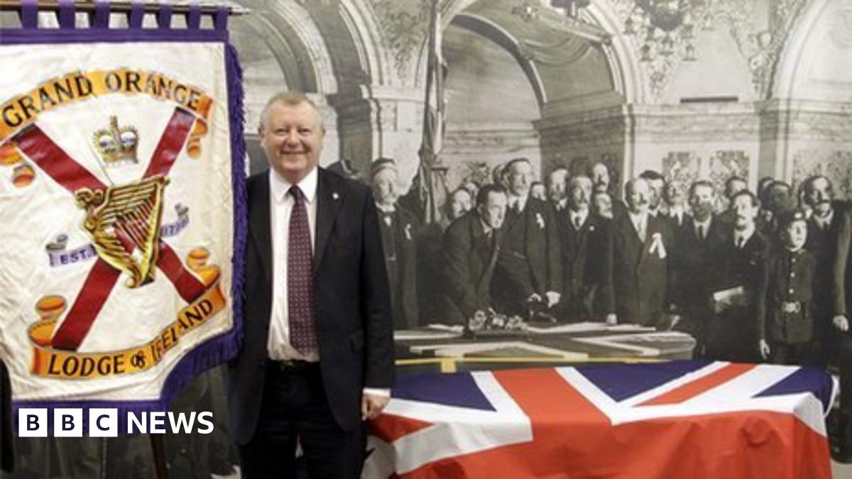 Ulster Covenant: Thousands due at centenary parade - BBC News