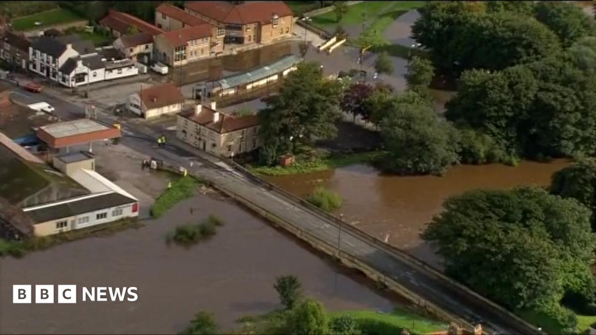Tadcaster bridge re-opens after floods forced closure - BBC News