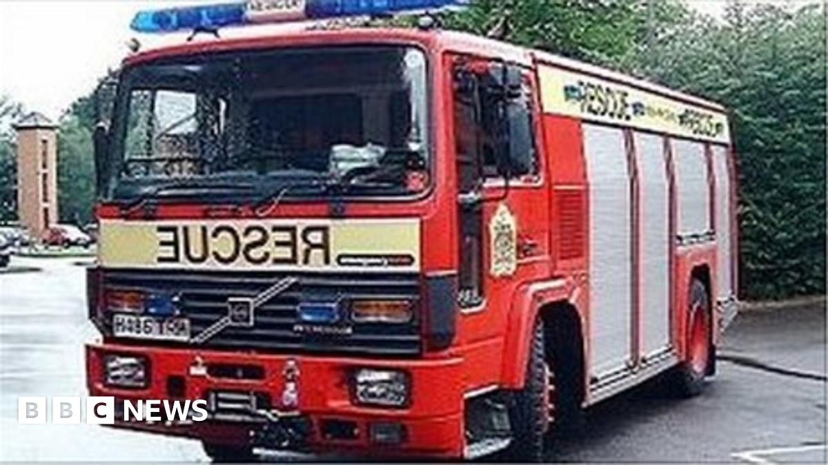John Howard Bell named as man who died in Penrith house fire - BBC News