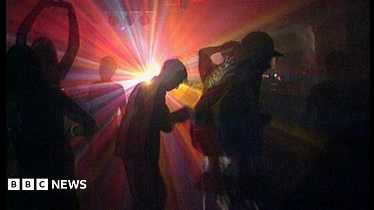 Retford rave police response branded 'pathetic' - BBC News