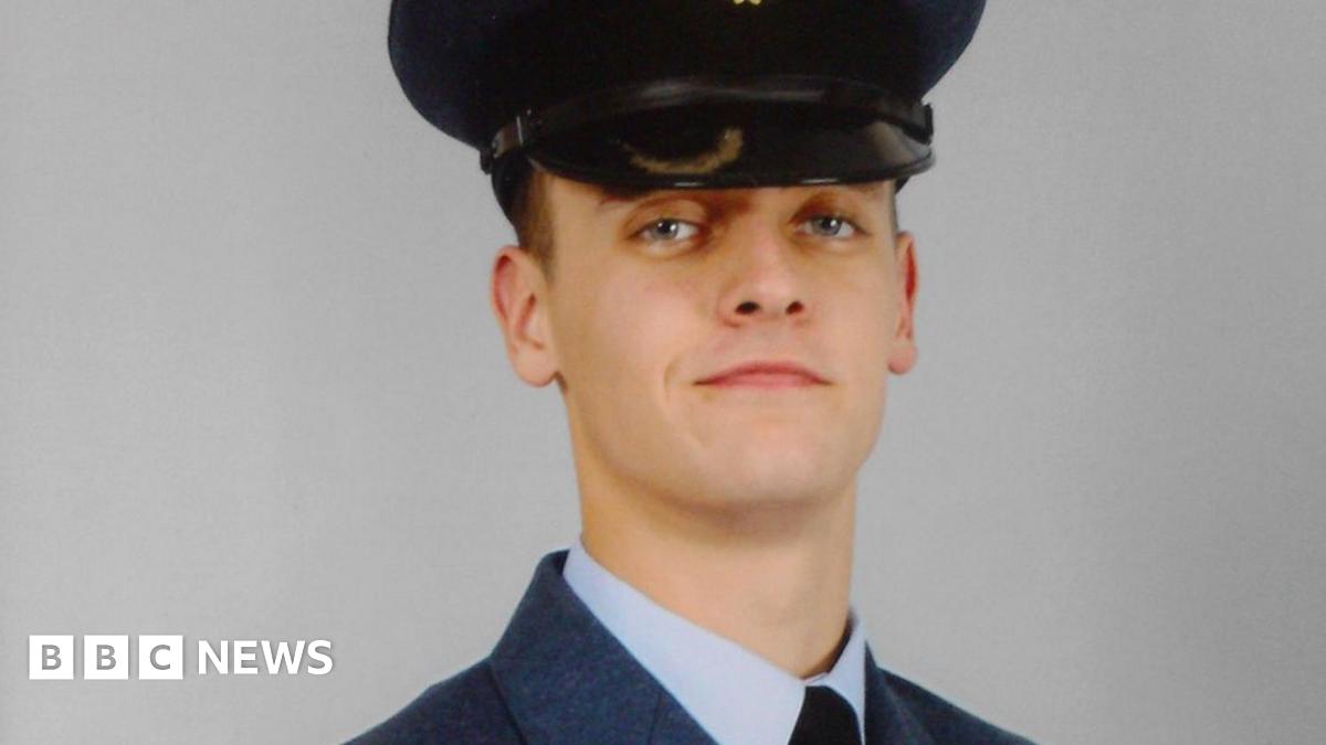 Warren Owen death sparks Dereham graveyard row - BBC News