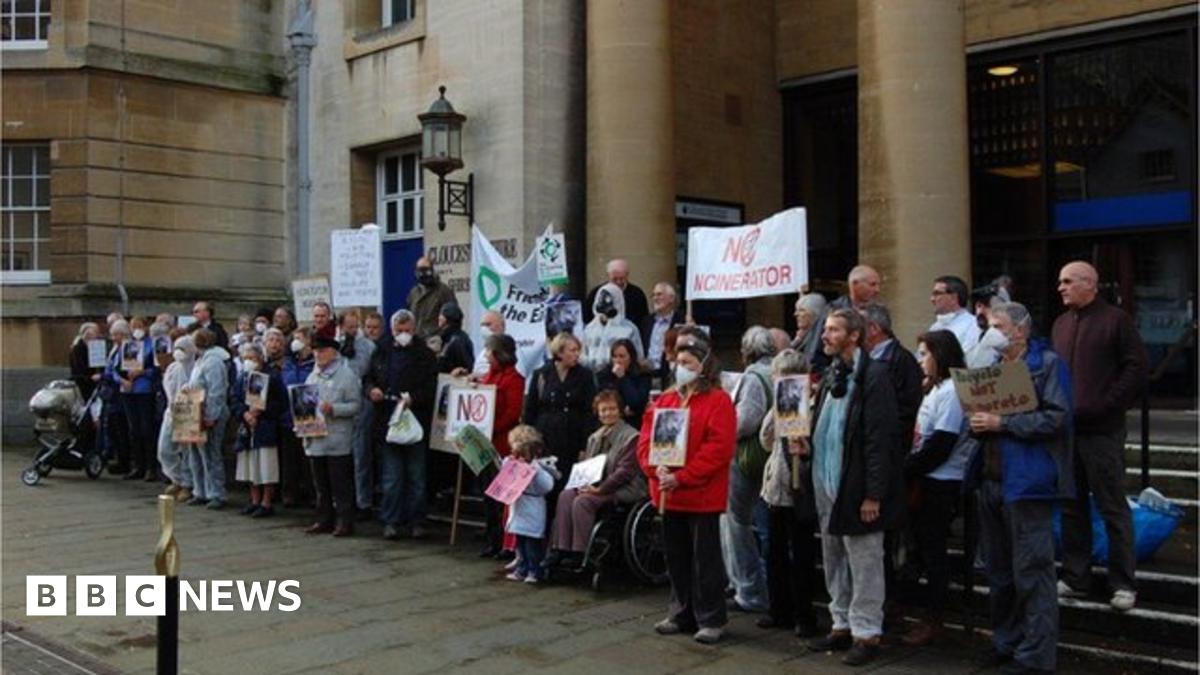 Protest over Gloucester waste incinerator scheme - BBC News