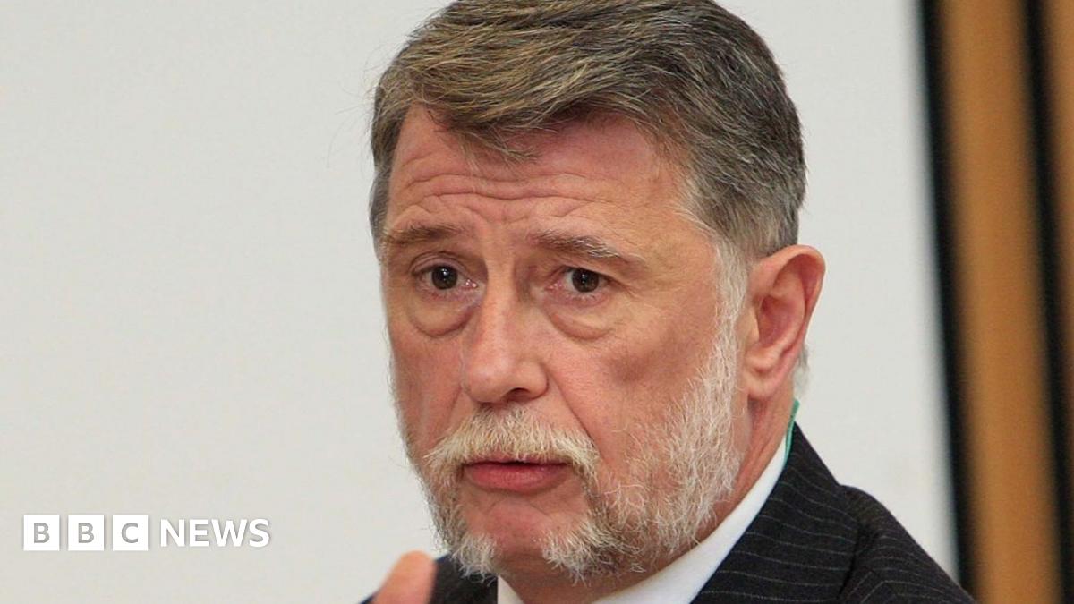 Donald Findlay QC voices concerns over cameras in court - BBC News