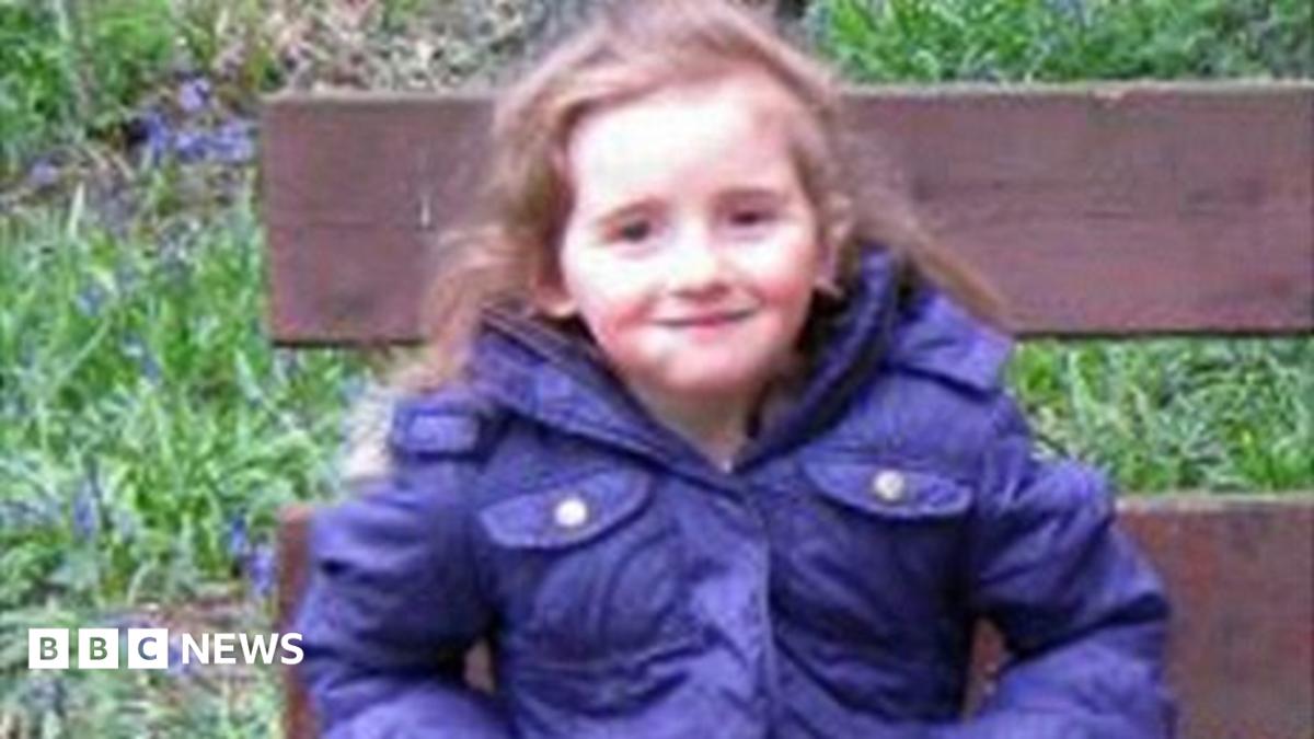 April Jones abduction: Family 'shattered' by disappearance - BBC News