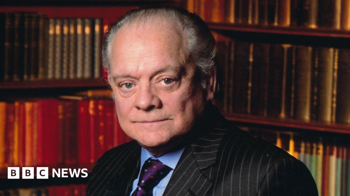 Sir David Jason to pen autobiography - BBC News