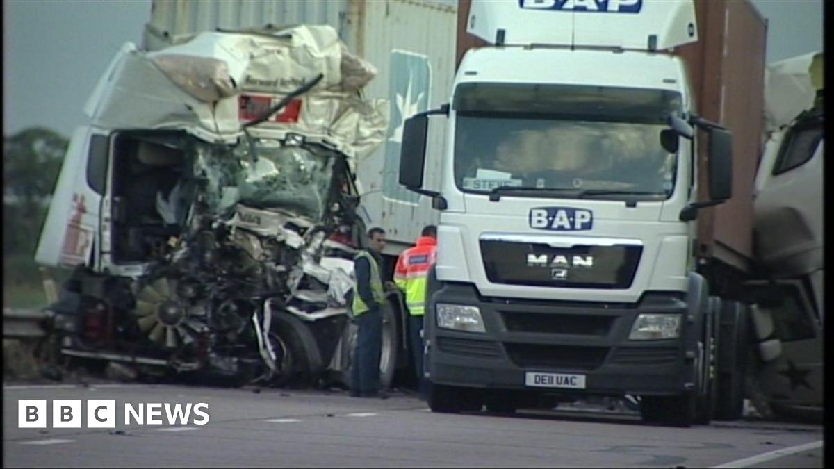 Lorry crash shuts westbound A14 at Ipswich for 23 hours - BBC News