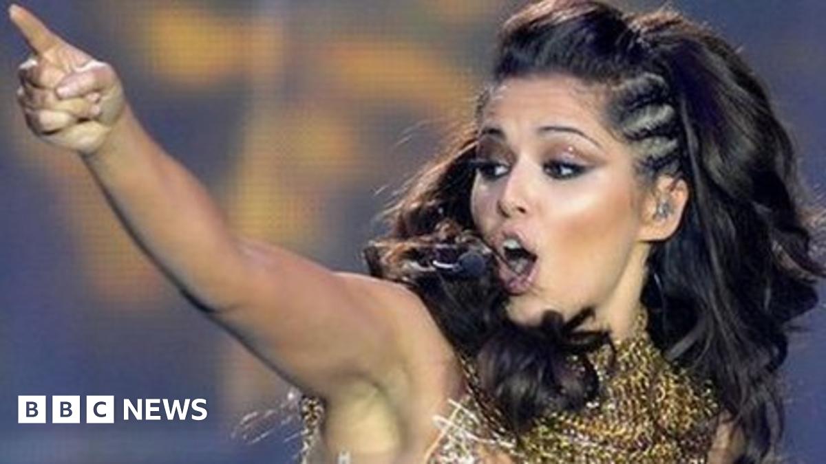 Cheryl Cole kicks off debut UK solo tour in Belfast - BBC News