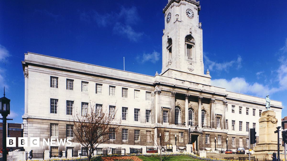 Barnsley Council to consult over job cuts - BBC News