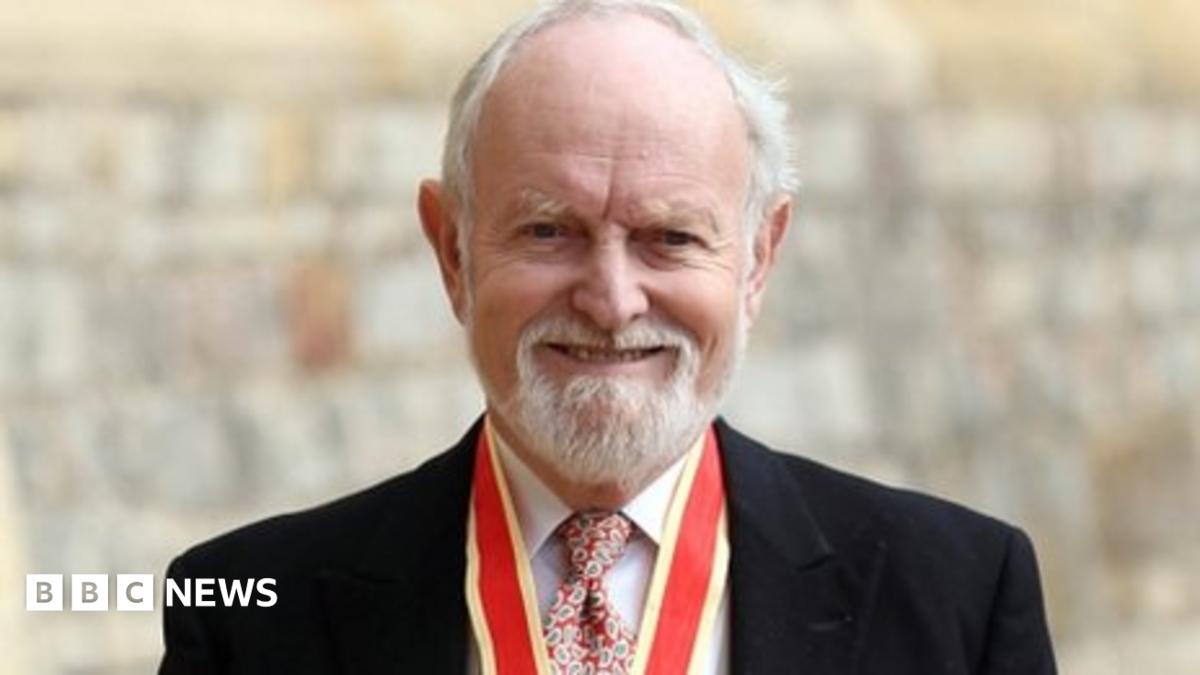 Sir Richard Stilgoe knighted at Windsor Castle - BBC News