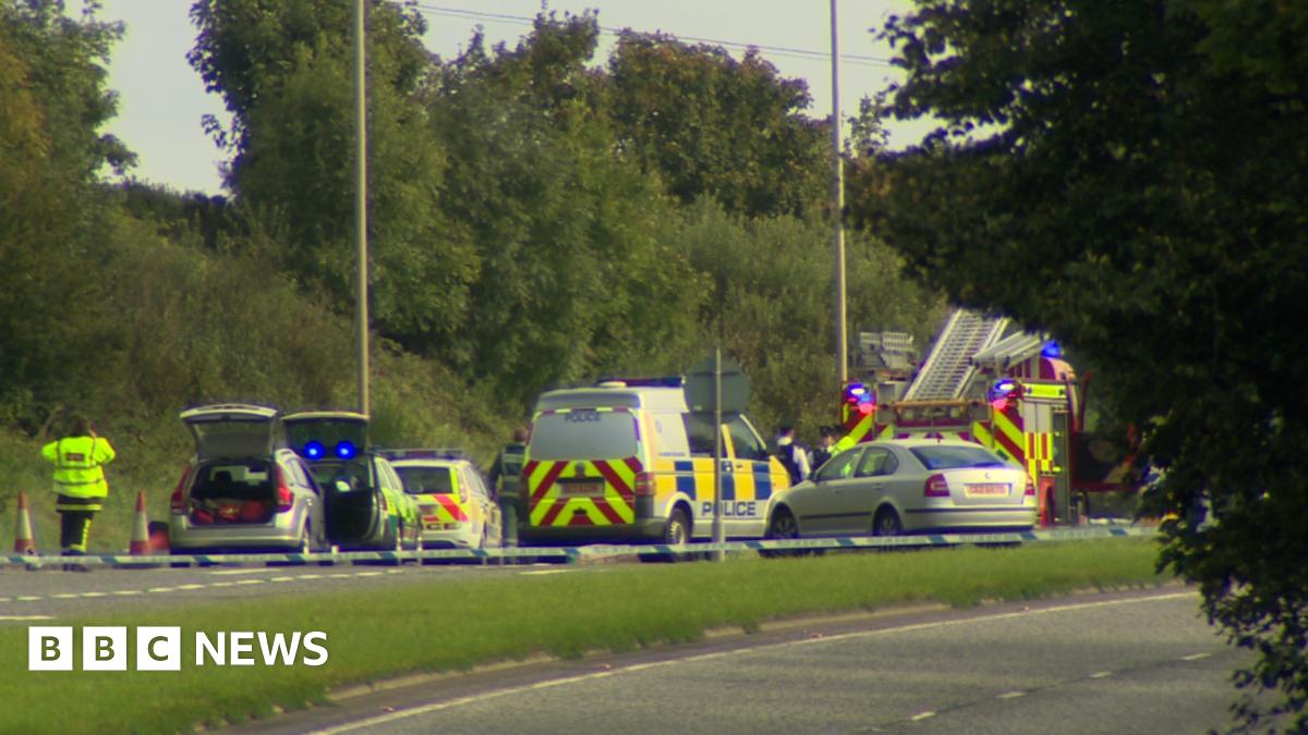 Banbridge crash: Woman, 22, dies and four others injured - BBC News