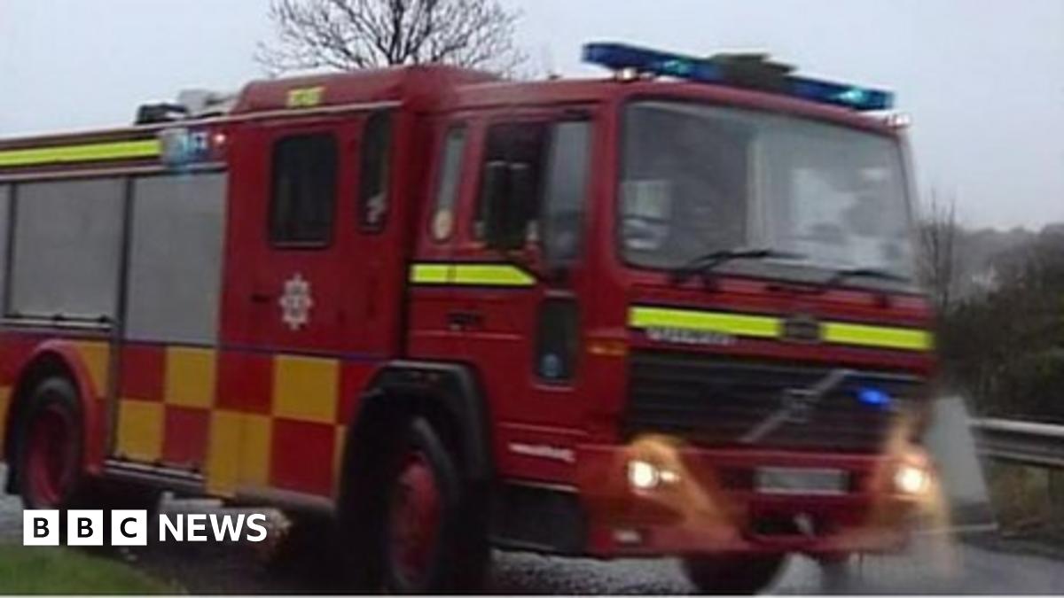 Mother and child rescued from Warrenpoint fire - BBC News