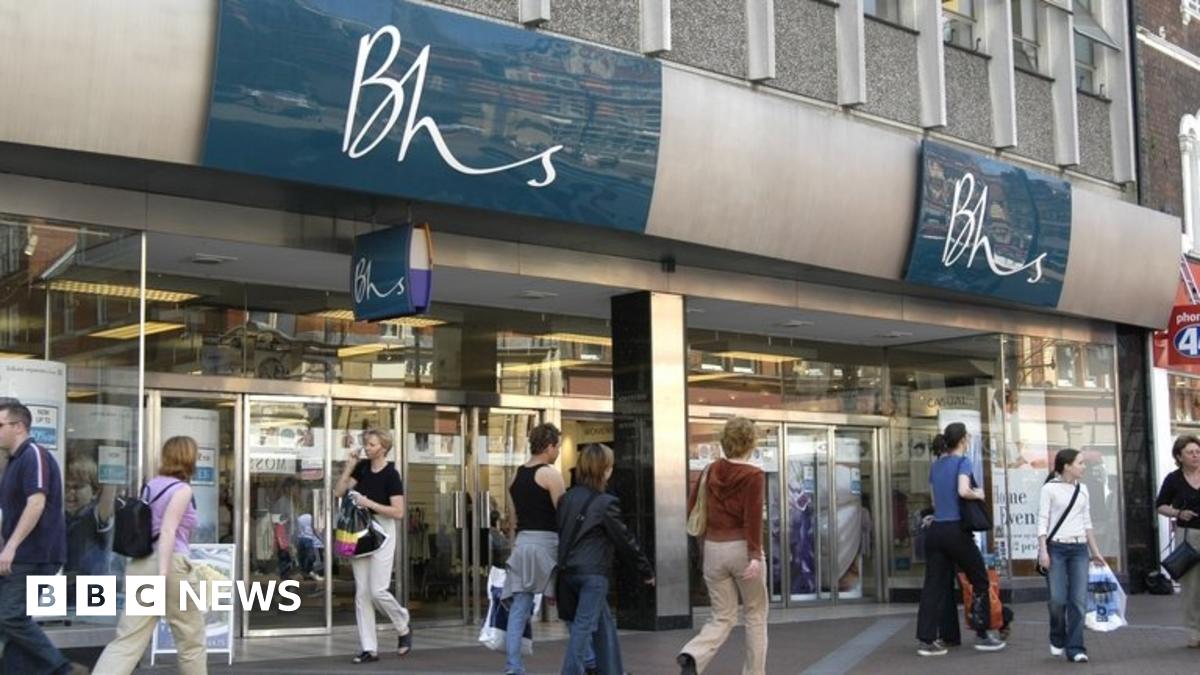 Woman asleep in BHS Reading toilet rescued by fire crews - BBC News